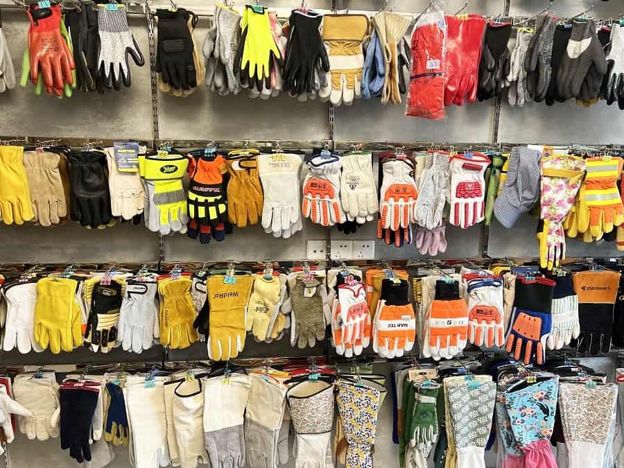 Choosing the Right Gloves for Electrical Work: A Comprehensive Guide