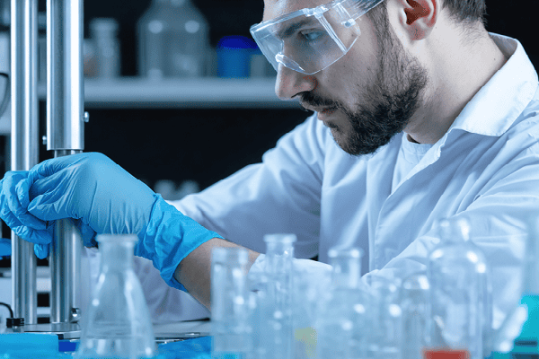 Luvas de laboratório: o que você precisa saber para proteção máxima