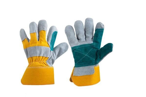 Hand Safety in Welding: The Role of Quality Gloves