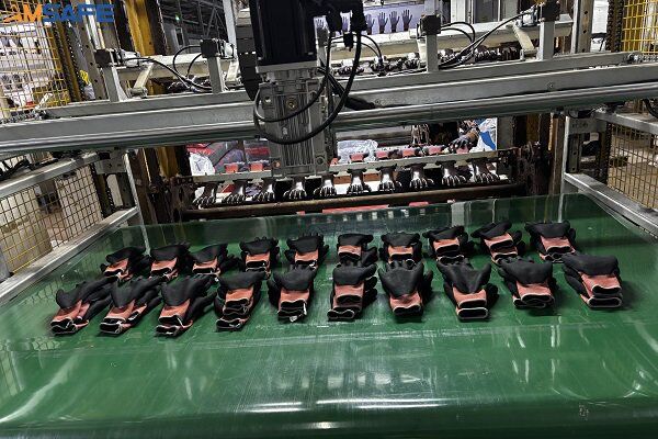 How I Choose an OEM Work Gloves Manufacturer for a Private Label Brand